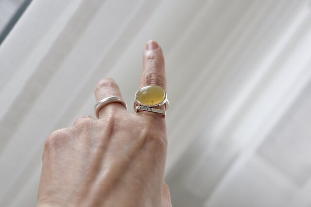 [不思議の国の玉子yellow opal]ring | iichi 日々の暮らしを心地よくするハンドメイドやアンティークのマーケットプレイス