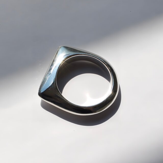 U-shape briliance ring / SV925 | iichi 日々の暮らしを心地よくするハンドメイドやアンティークのマーケットプレイス