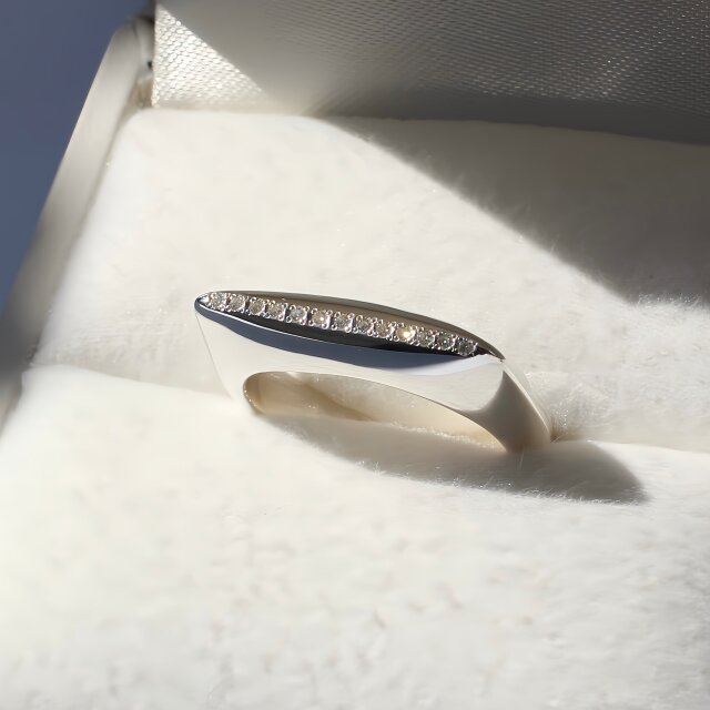 U-shape briliance ring / SV925 | iichi 日々の暮らしを心地よくするハンドメイドやアンティークのマーケットプレイス