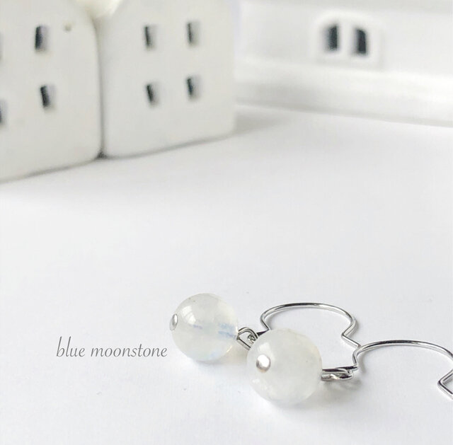 数量限定♡ゆれる ︎AAAAブルームーンストーン8㎜玉ピアス ニッケルフリー | iichi 日々の暮らしを心地よくするハンドメイドやアンティークのマーケットプレイス