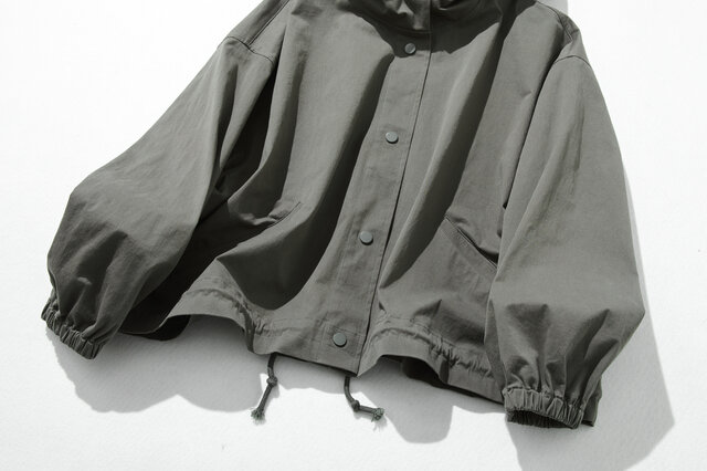 ★サンプルセール 1点のみ★2600円オフ★理想的なドルマンブルゾン。コットン100％ライトアウター230206-3(152) | iichi 日々の暮らしを心地よくするハンドメイドや ...