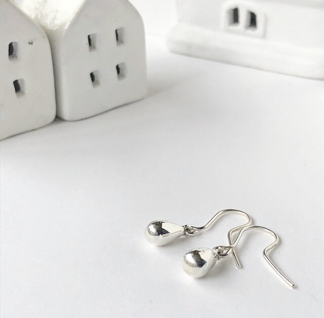 純銀sv1000♡しずくピアス 金属アレルギーの方ものコピーのコピー | iichi 日々の暮らしを心地よくするハンドメイドやアンティークのマーケットプレイス
