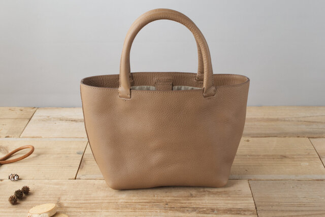 レザーミニトートバッグ lmtt2-S [オーク] | iichi 日々の暮らしを心地よくするハンドメイドやアンティークのマーケットプレイス