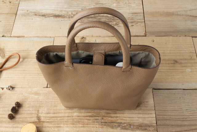 レザーミニトートバッグ lmtt2-S [オーク] | iichi 日々の暮らしを心地よくするハンドメイドやアンティークのマーケットプレイス