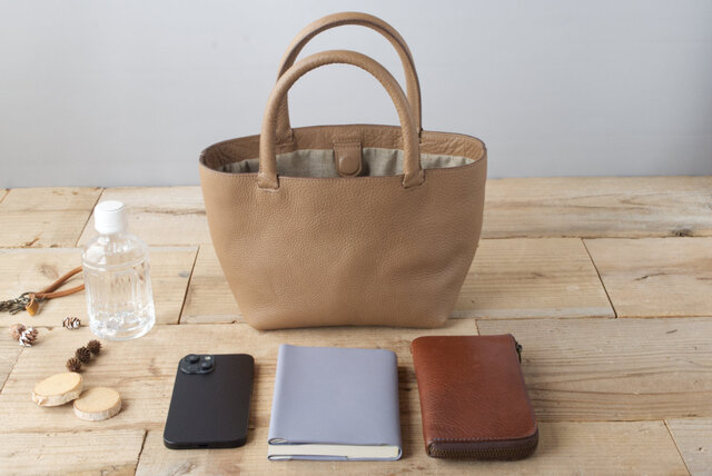 レザーミニトートバッグ lmtt2-S [オーク] | iichi 日々の暮らしを心地よくするハンドメイドやアンティークのマーケットプレイス