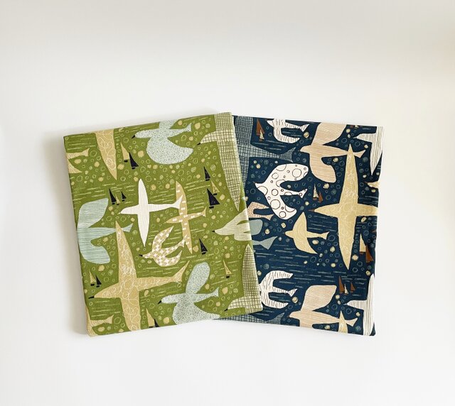 北欧風ネイビーバード ラウンド型バッグ 外ポケット A4 | iichi 日々の暮らしを心地よくするハンドメイドやアンティークのマーケットプレイス