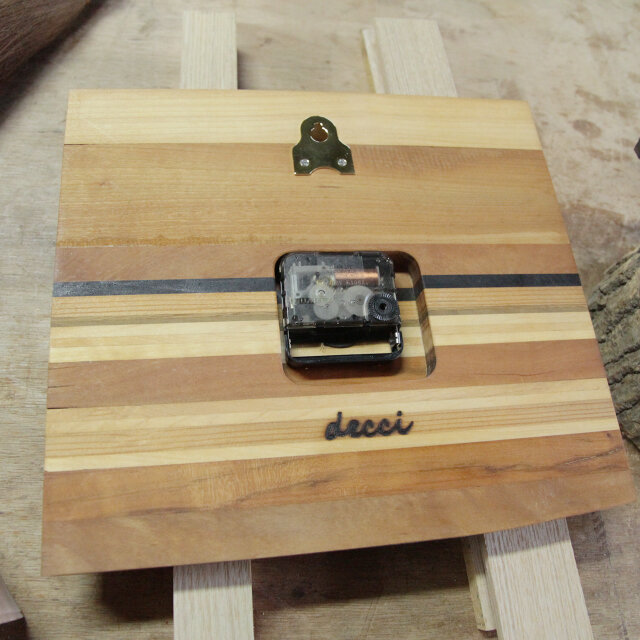 寄せ木の壁掛け時計 No.002 | iichi 日々の暮らしを心地よくするハンドメイドやアンティークのマーケットプレイス