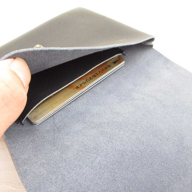 B7対応パスポートケース《ゴートスキン》ダークネイビー・カードポケット付き・0157 | iichi 日々の暮らしを心地よくするハンドメイドやアンティークのマーケットプレイス