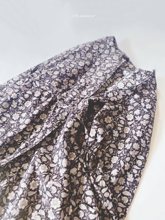 Liberty Emery Walker フロントリボン•ワンピース(大人） | iichi 日々の暮らしを心地よくするハンドメイドやアンティークのマーケットプレイス