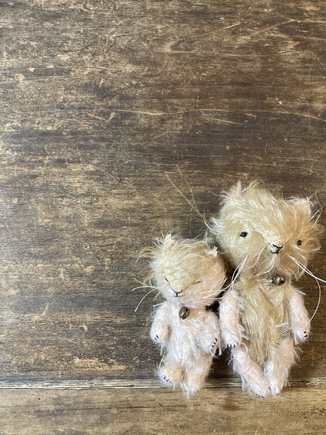 猫兄弟の小さな方の子*ぬいぐるみ（小）＊spirit animal＊グラスアイ＊モヘア＊眠り目＊癒し＊ハンドメイド＊cat*子猫 | iichi 日々の暮らしを心地よくするハンドメイドや ...