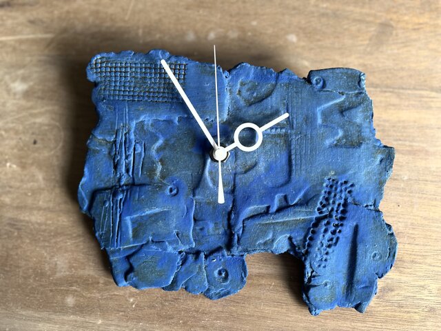 青POP象嵌 23cm角掛け時計 | iichi 日々の暮らしを心地よくするハンドメイドやアンティークのマーケットプレイス