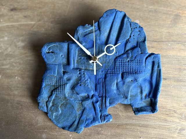 青POP象嵌 21cm角掛け時計 | iichi 日々の暮らしを心地よくするハンドメイドやアンティークのマーケットプレイス