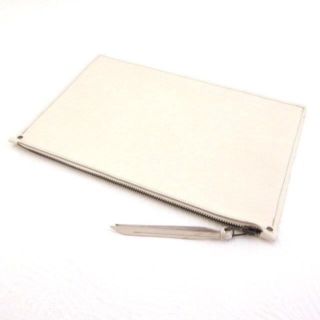 《ゴートスキン》B5対応フラットマルチケース・オフホワイト・043 | iichi 日々の暮らしを心地よくするハンドメイドやアンティークのマーケットプレイス