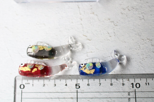 ガラスの鯉のぼり ミニチュア置き飾り | iichi 日々の暮らしを心地よくするハンドメイドやアンティークのマーケットプレイス