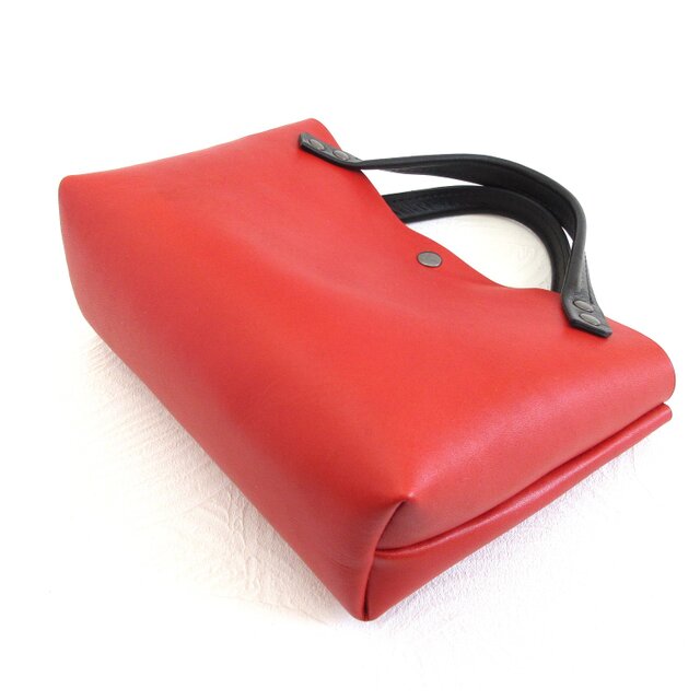 ショート丈♪《牛革》底マチワイド・一枚革のミニトート・レッド・0620 | iichi 日々の暮らしを心地よくするハンドメイドやアンティークのマーケットプレイス
