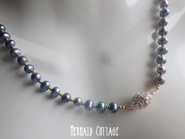 Flesh Pearl Necklace 淡水パールのネックレス ☆ビッグマグネットクラスプ☆黒蝶真珠 バロックパール | iichi 日々の ...