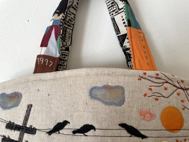 奇妙な噂を聞いた帰り道 〜On the way home after hearing a strange rumor〜 | iichi 日々の暮らしを心地よくするハンドメイドやアンティークの ...