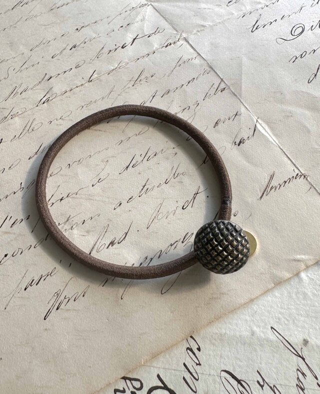 アンティークボタンヘアゴム／格子模様ボタン（AB-059） | iichi 日々の暮らしを心地よくするハンドメイドやアンティークのマーケットプレイス