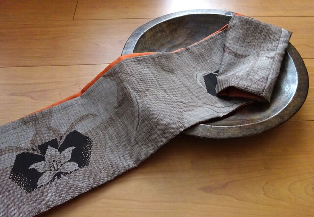 大島紬の軽いスヌード | iichi 日々の暮らしを心地よくするハンドメイドやアンティークのマーケットプレイス