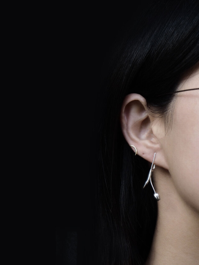 tulip earring (silver) | iichi 日々の暮らしを心地よくするハンドメイドやアンティークのマーケットプレイス