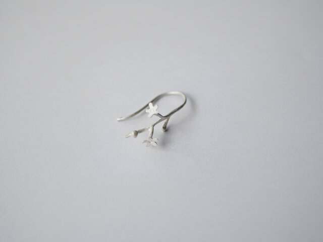 胡瓜草 pierce (silver) | iichi 日々の暮らしを心地よくするハンドメイドやアンティークのマーケットプレイス