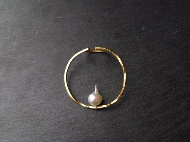 Utoka ☆ 真鍮 フープ イヤーカフ | iichi 日々の暮らしを心地よくするハンドメイドやアンティークのマーケットプレイス