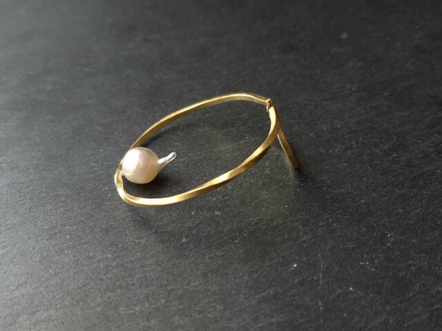 Utoka ☆ 真鍮 フープ イヤーカフ | iichi 日々の暮らしを心地よくするハンドメイドやアンティークのマーケットプレイス