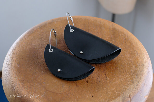 《RIVER》Circle Keycase Black Regular | iichi 日々の暮らしを心地よくするハンドメイドやアンティークのマーケットプレイス