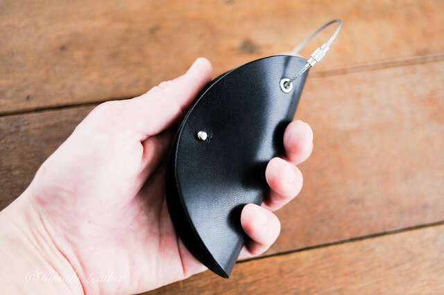 《RIVER》Circle Keycase Black Regular | iichi 日々の暮らしを心地よくするハンドメイドやアンティークのマーケットプレイス