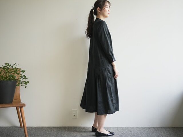 ピンタックワンピース ︎コットンリネン黒 No.335 | iichi 日々の暮らしを心地よくするハンドメイドやアンティークのマーケットプレイス