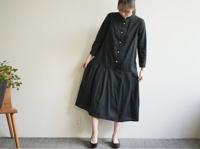 ピンタックワンピース ︎コットンリネン黒 No.335 | iichi 日々の暮らしを心地よくするハンドメイドやアンティークのマーケットプレイス
