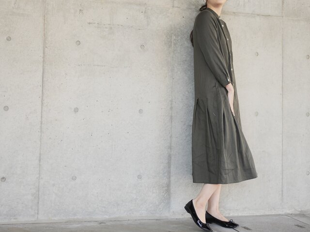 ピンタックワンピース ︎コットンリネンカーキ No.335 | iichi 日々の暮らしを心地よくするハンドメイドやアンティークのマーケットプレイス