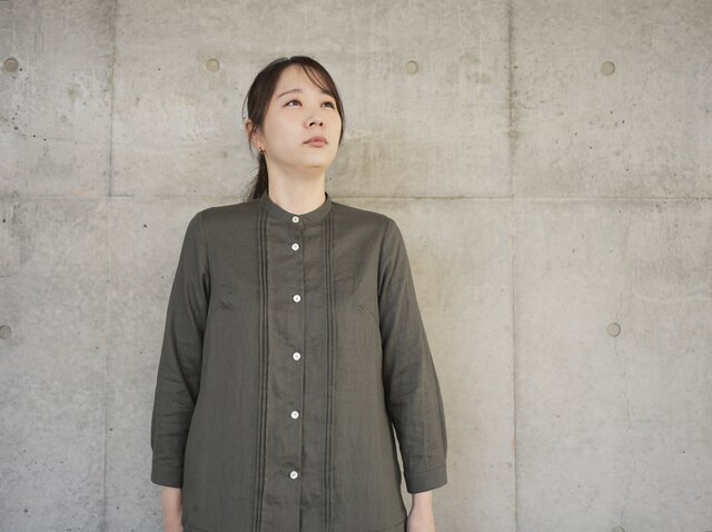 ピンタックワンピース ︎コットンリネンカーキ No.335 | iichi 日々の暮らしを心地よくするハンドメイドやアンティークのマーケットプレイス