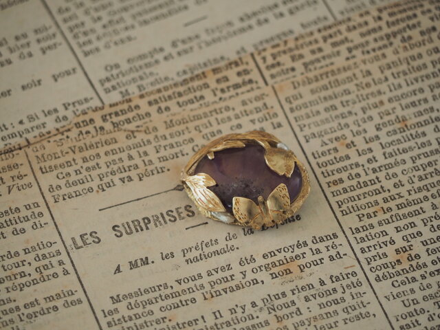 チューリップと蝶 トラピッチェアメジスト | iichi 日々の暮らしを心地よくするハンドメイドやアンティークのマーケットプレイス