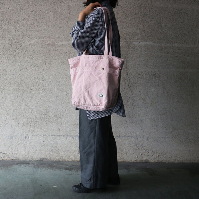 ショルダージップトート【2025春夏限定カラー・フラミンゴ】(VC-49) | iichi 日々の暮らしを心地よくするハンドメイドやアンティークのマーケットプレイス