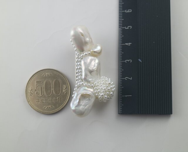 【個性派】真珠ブローチ | iichi 日々の暮らしを心地よくするハンドメイドやアンティークのマーケットプレイス