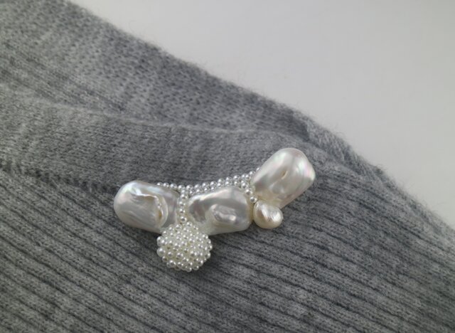 【個性派】真珠ブローチ | iichi 日々の暮らしを心地よくするハンドメイドやアンティークのマーケットプレイス