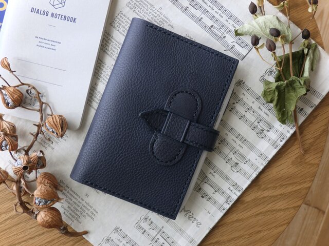 A6変形サイズ革カバー／通帳サイズ／ネイビー | iichi 日々の暮らしを心地よくするハンドメイドやアンティークのマーケットプレイス