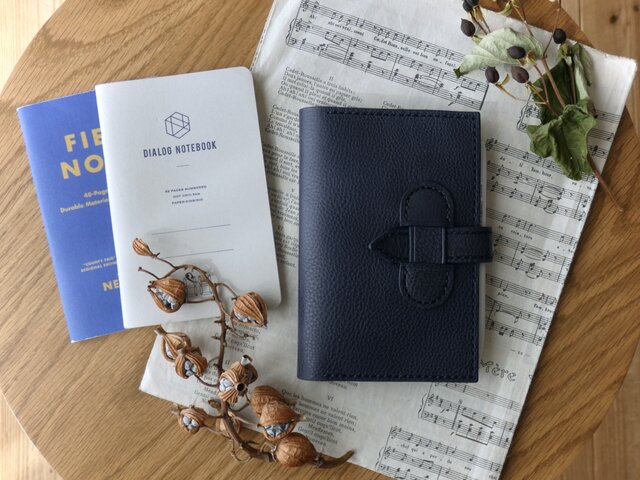 A6変形サイズ革カバー／通帳サイズ／ネイビー | iichi 日々の暮らしを心地よくするハンドメイドやアンティークのマーケットプレイス