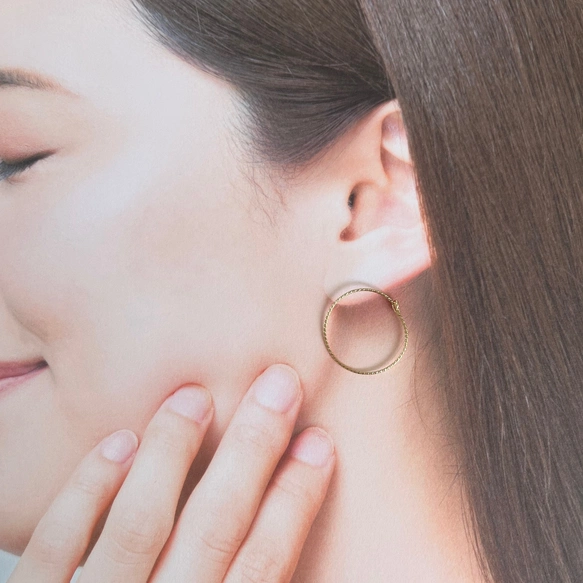 デイリーに楽しむパール 淡水パールフープピアス 【K14GF】 | iichi 日々の暮らしを心地よくするハンドメイドやアンティークのマーケットプレイス