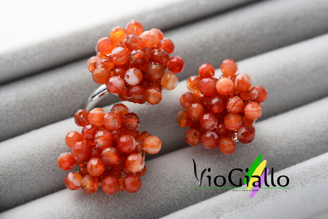 ミックスカーネリアンの花ピアス | iichi 日々の暮らしを心地よくするハンドメイドやアンティークのマーケットプレイス