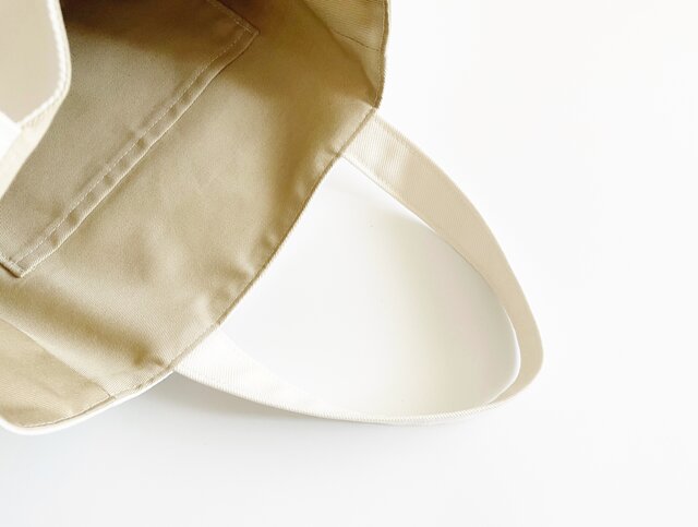 デザイナーズチェア柄ポケット キナリのラウンド型バッグ A4 | iichi 日々の暮らしを心地よくするハンドメイドやアンティークのマーケットプレイス