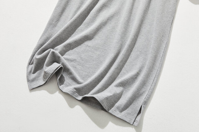 春と夏にぴったり！ ラフで動きやすいポロカラーワンピース コットン100％ ライトグレー 250303-1 | iichi 日々の暮らしを心地よくするハンドメイドやアンティークのマーケットプレイス