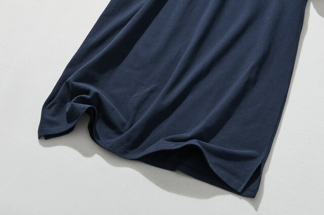 春と夏にぴったり！ ラフで動きやすいポロカラーワンピース 紺色 250303-3 | iichi 日々の暮らしを心地よくするハンドメイドやアンティークのマーケットプレイス