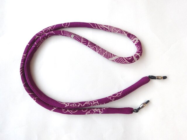 ＊現品限り＊ 古布 眼鏡ストラップ no104 | iichi 日々の暮らしを心地よくするハンドメイドやアンティークのマーケットプレイス