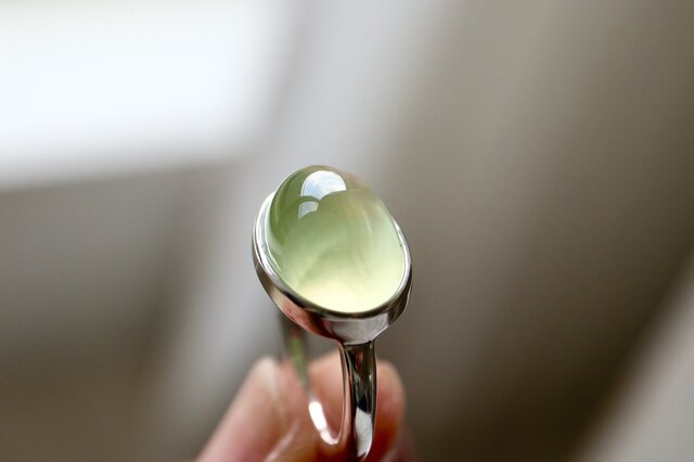 [ブドウの実] prehnite ring | iichi 日々の暮らしを心地よくするハンドメイドやアンティークのマーケットプレイス