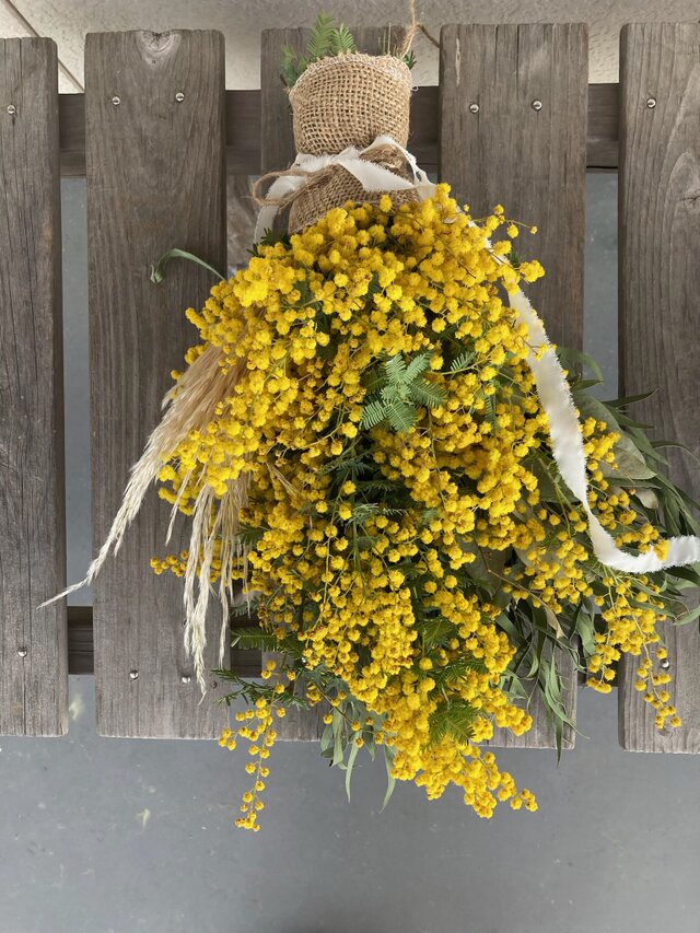 ユーカリとポンポンミモザ5 | iichi 日々の暮らしを心地よくするハンドメイドやアンティークのマーケットプレイス