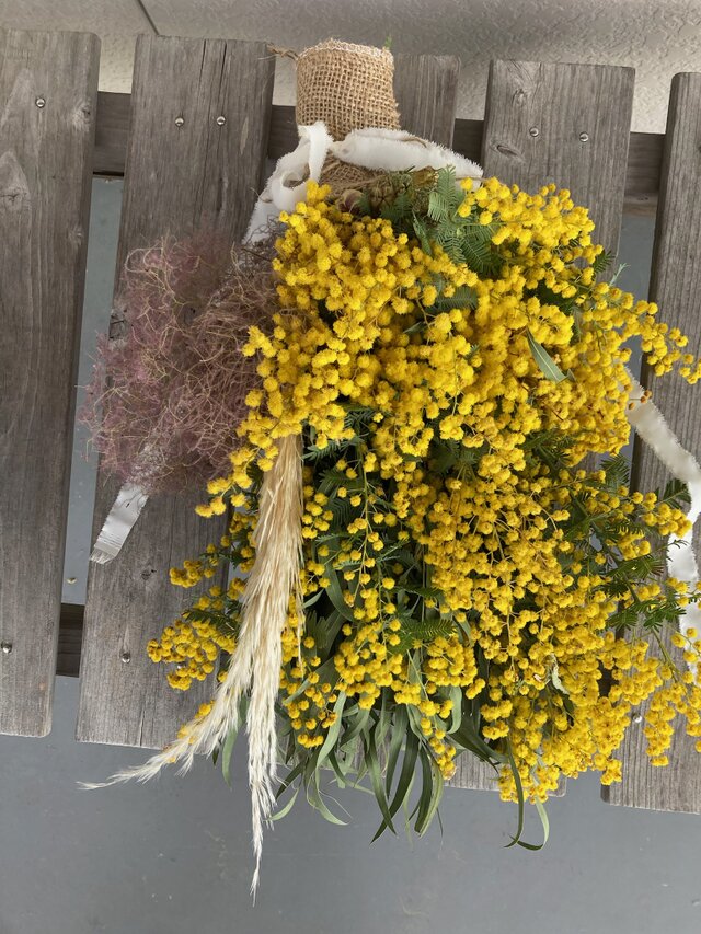 ユーカリとポンポンミモザ6 | iichi 日々の暮らしを心地よくするハンドメイドやアンティークのマーケットプレイス