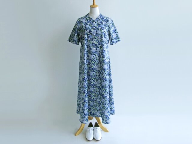 花のワンピース＊Blue Flower Garden(国産コットン・リップル生地) | iichi 日々の暮らしを心地よくするハンドメイドやアンティークのマーケットプレイス