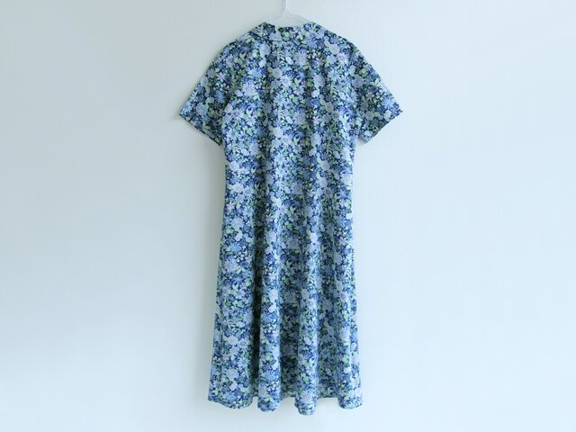 花のワンピース＊Blue Flower Garden(国産コットン・リップル生地) | iichi 日々の暮らしを心地よくするハンドメイドやアンティークのマーケットプレイス